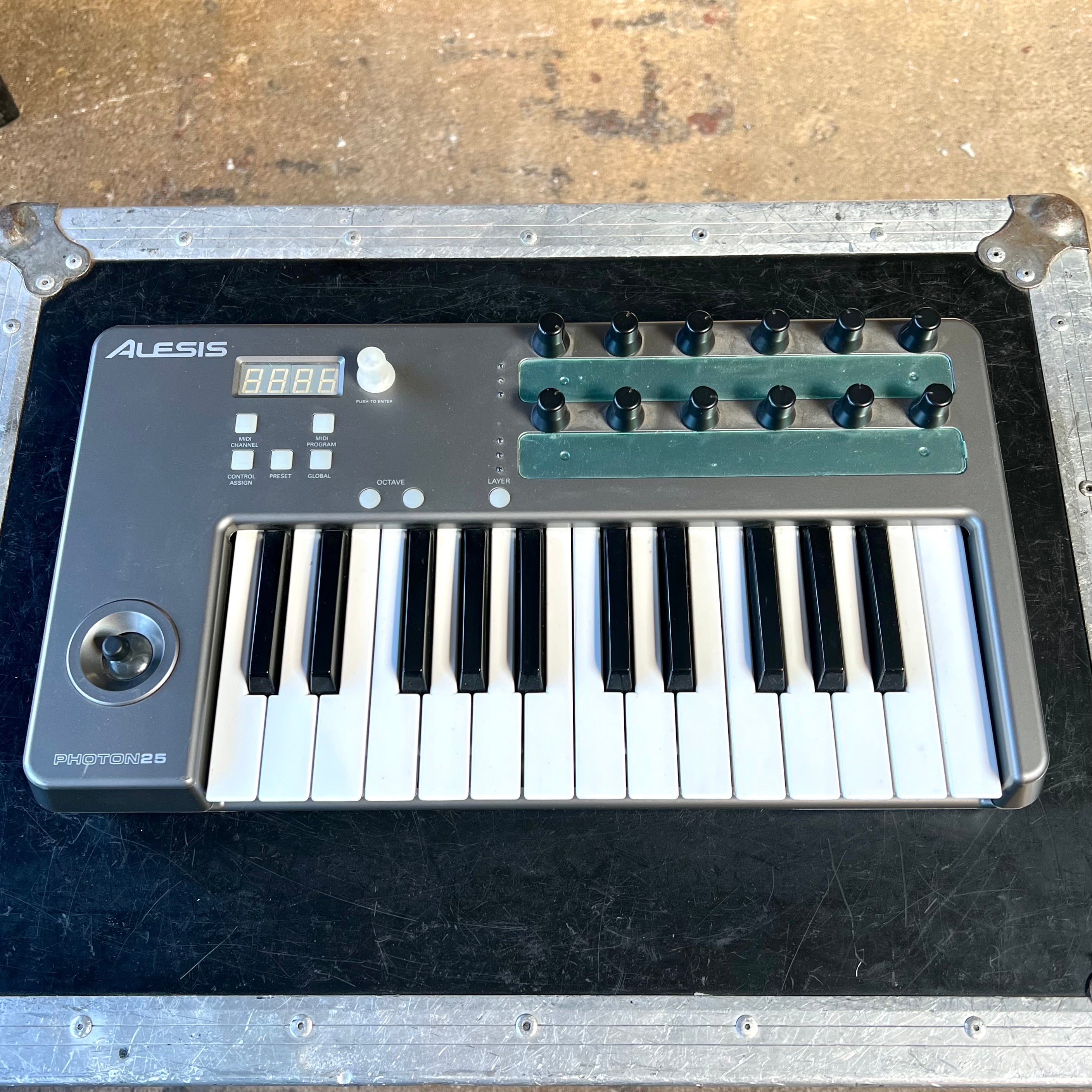 Used Alesis Photon 25